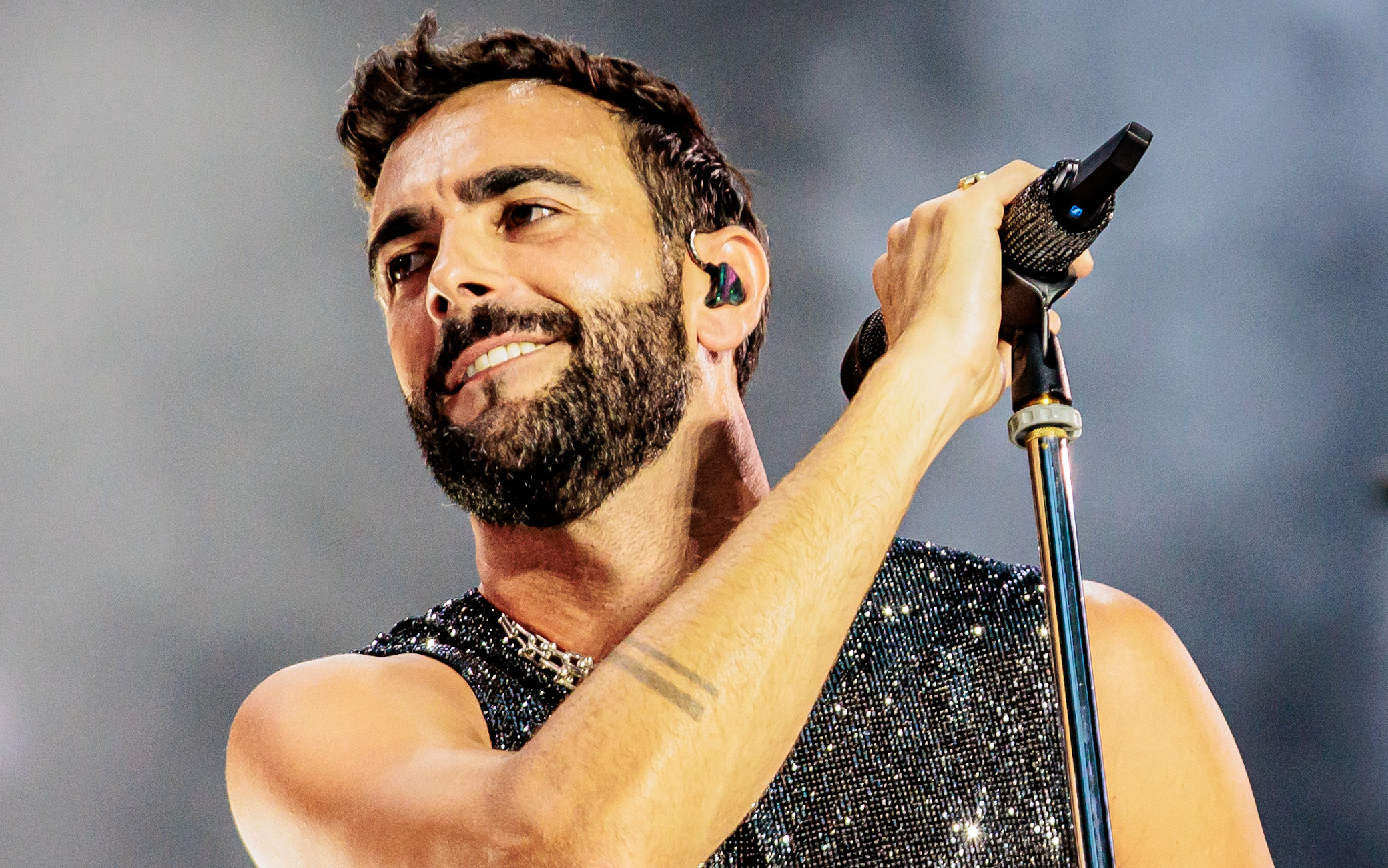 Marco Mengoni, il nuovo singolo Sto bene al mare è con Rkomi e Sayf I ...