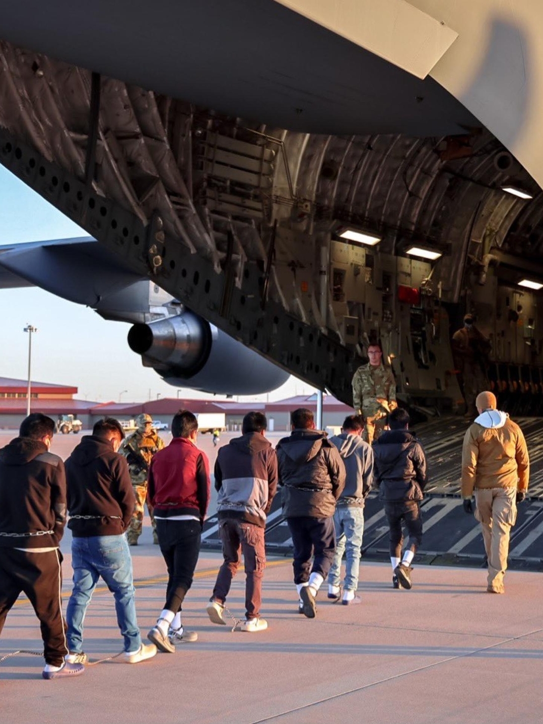 Trump, la promessa sull'immigrazione: espellere 14 milioni di immigrati ...