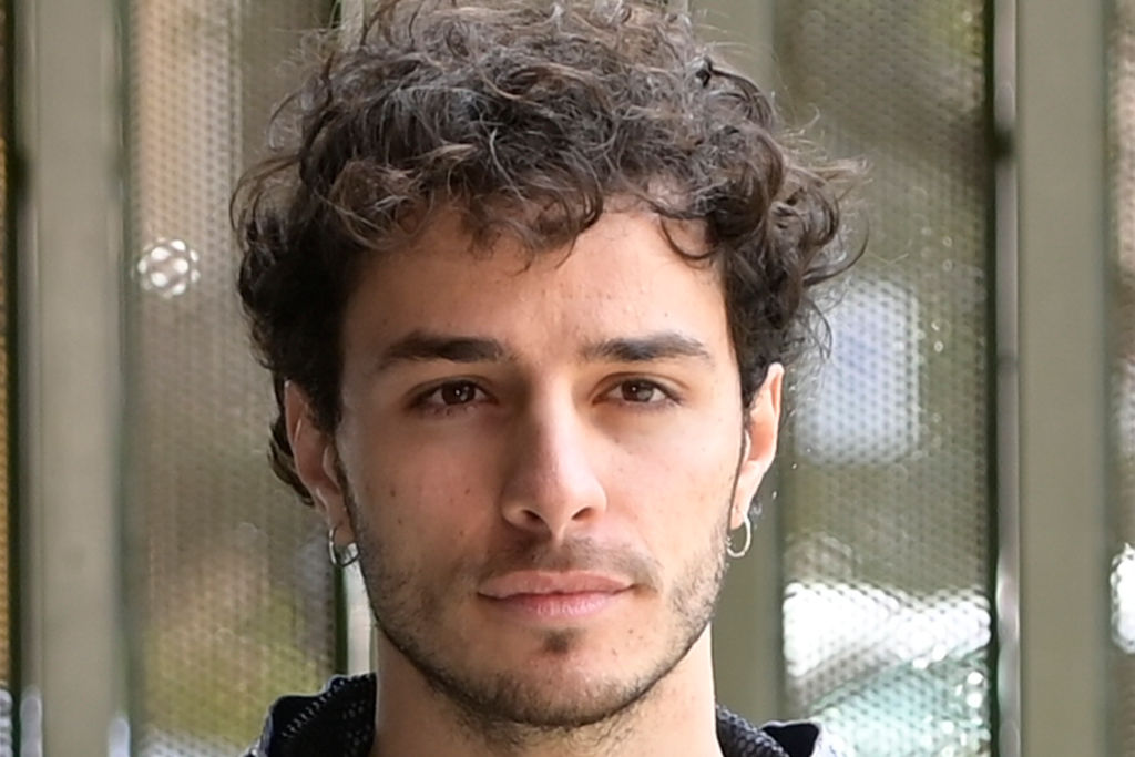 Chi è Damiano Gavino, protagonista del film Nuovo Olimpo di Ferzan ...