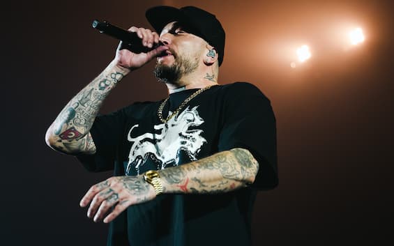 Guè, tracklist e data di uscita del nuovo album Tropico del Capricorno ...