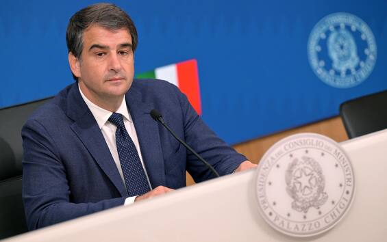 Chi è Raffaele Fitto, nuovo vicepresidente esecutivo della Commissione ...