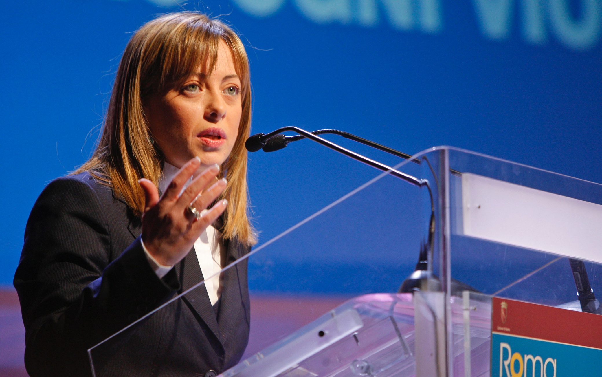 Giorgia Meloni da giovane: come è cambiato oggi il look della leader di ...