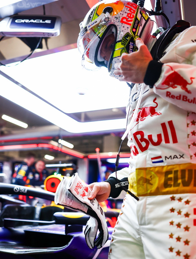 Formula 1, GP Las Vegas 2023: Verstappen e Perez con tutte alla Elvis Presley. FOTO | Sky Sport