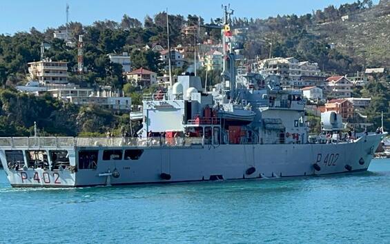 Migranti, nave Libra arrivata in Albania con 40 persone a bordo. Era ...