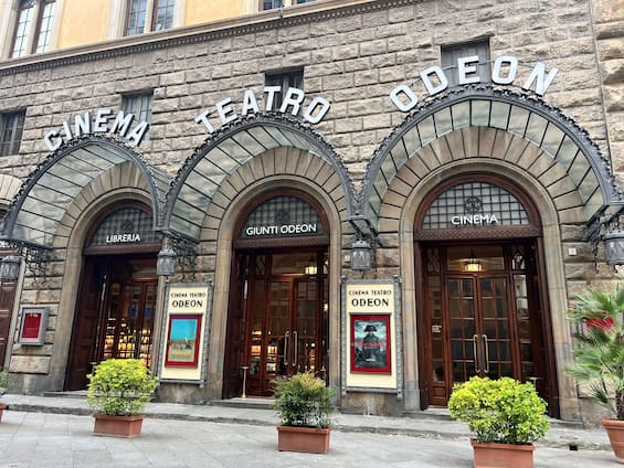 Firenze, una nuova vita per l'Odeon: cinema e libreria | Sky Tg24