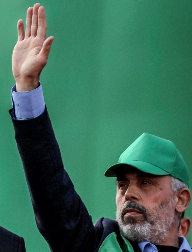 Israele, video di Sinwar con la famiglia in un tunnel prima attacco 7 ...