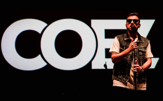 Coez annuncia un tour nei palazzetti: tutte le date dei concerti | Sky TG24