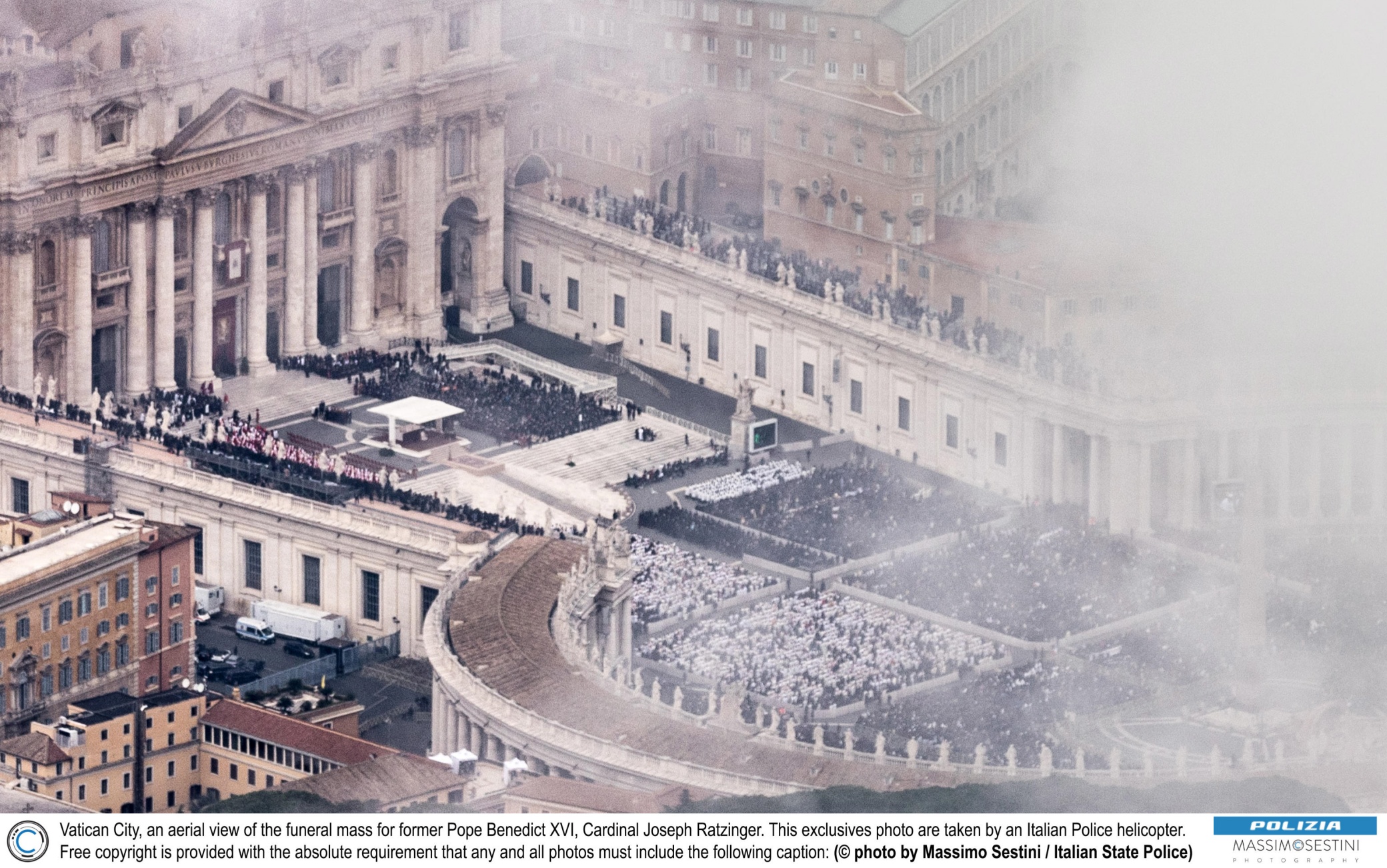 Funerali Papa Ratzinger, le foto dal cielo sopra il Vaticano di Massimo ...