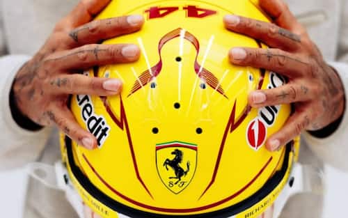 F1, Ferrari: il logo di Hamilton sul volante della sua SF-25. Foto ...