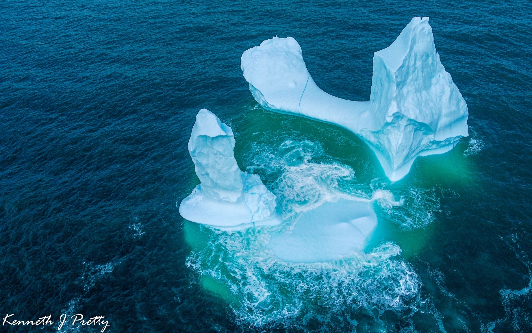 Un iceberg a forma di pene, la curiosa foto scattata sulle coste del ...