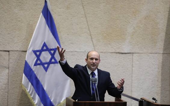 Israele, Naftali Bennett è il nuovo premier. Netanyahu all’opposizione ...