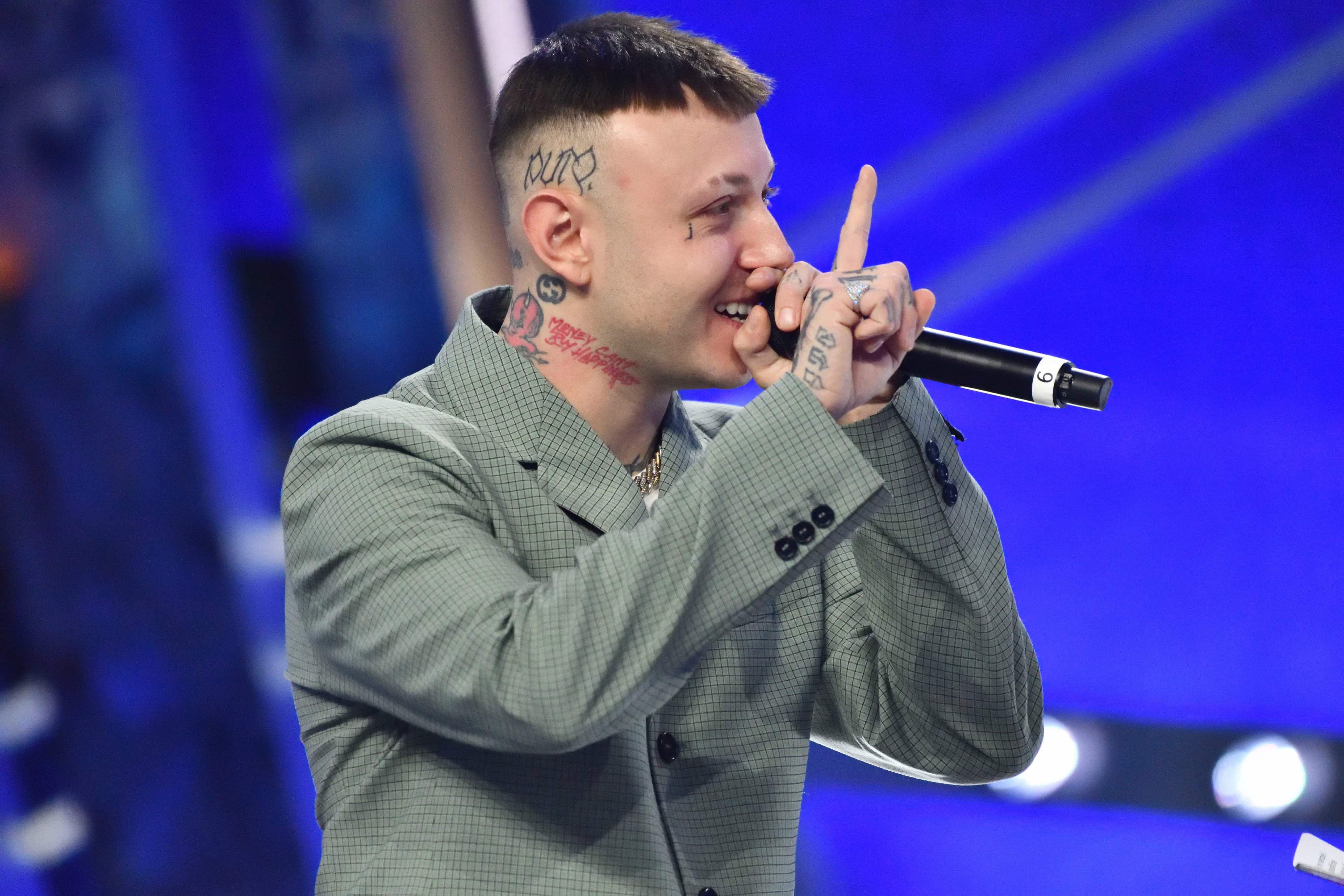 I cantanti di Sanremo 2023, Lazza all’Ariston con la canzone Cenere ...