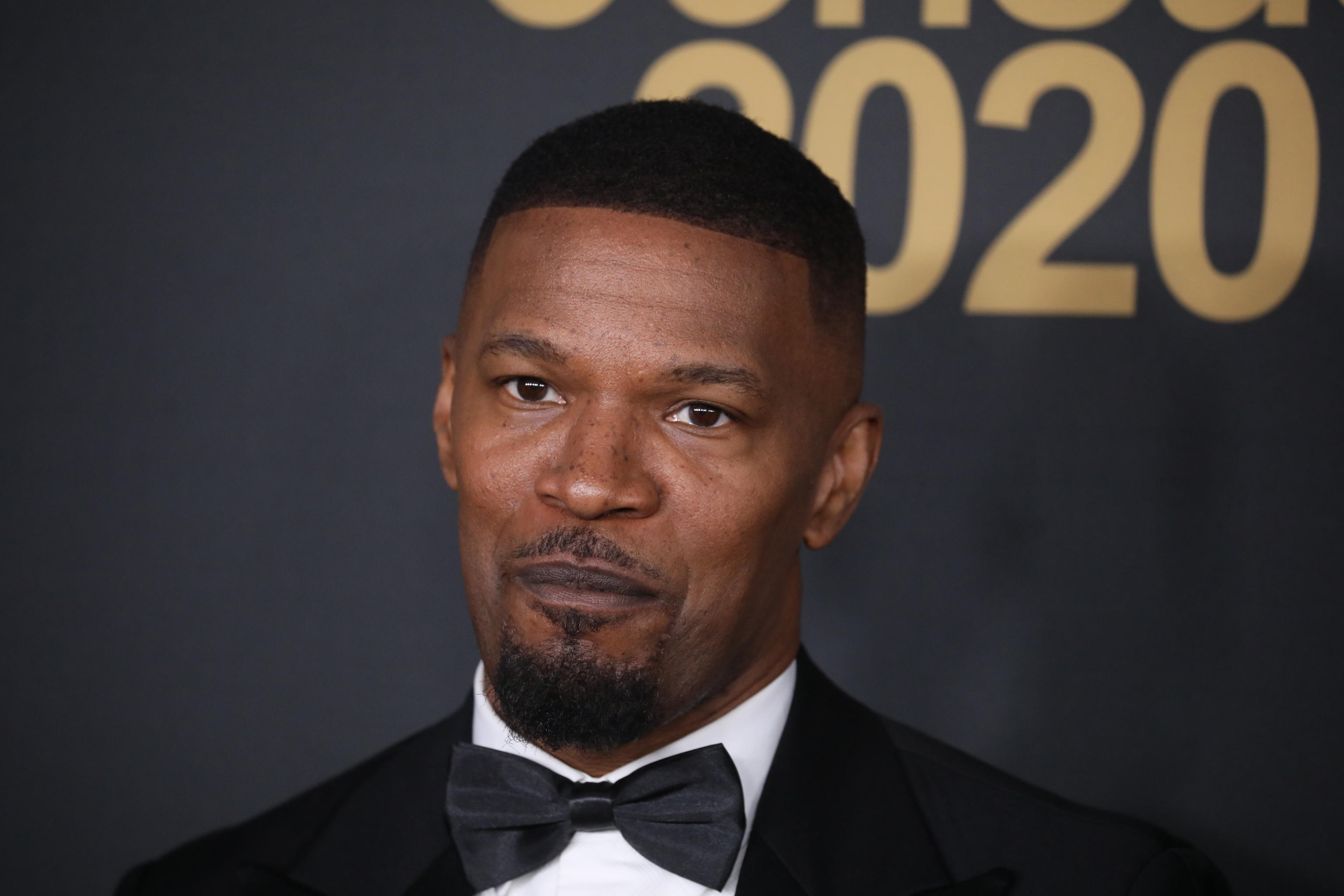 Jamie Foxx colpito da un bicchiere di vetro durante una cena ...