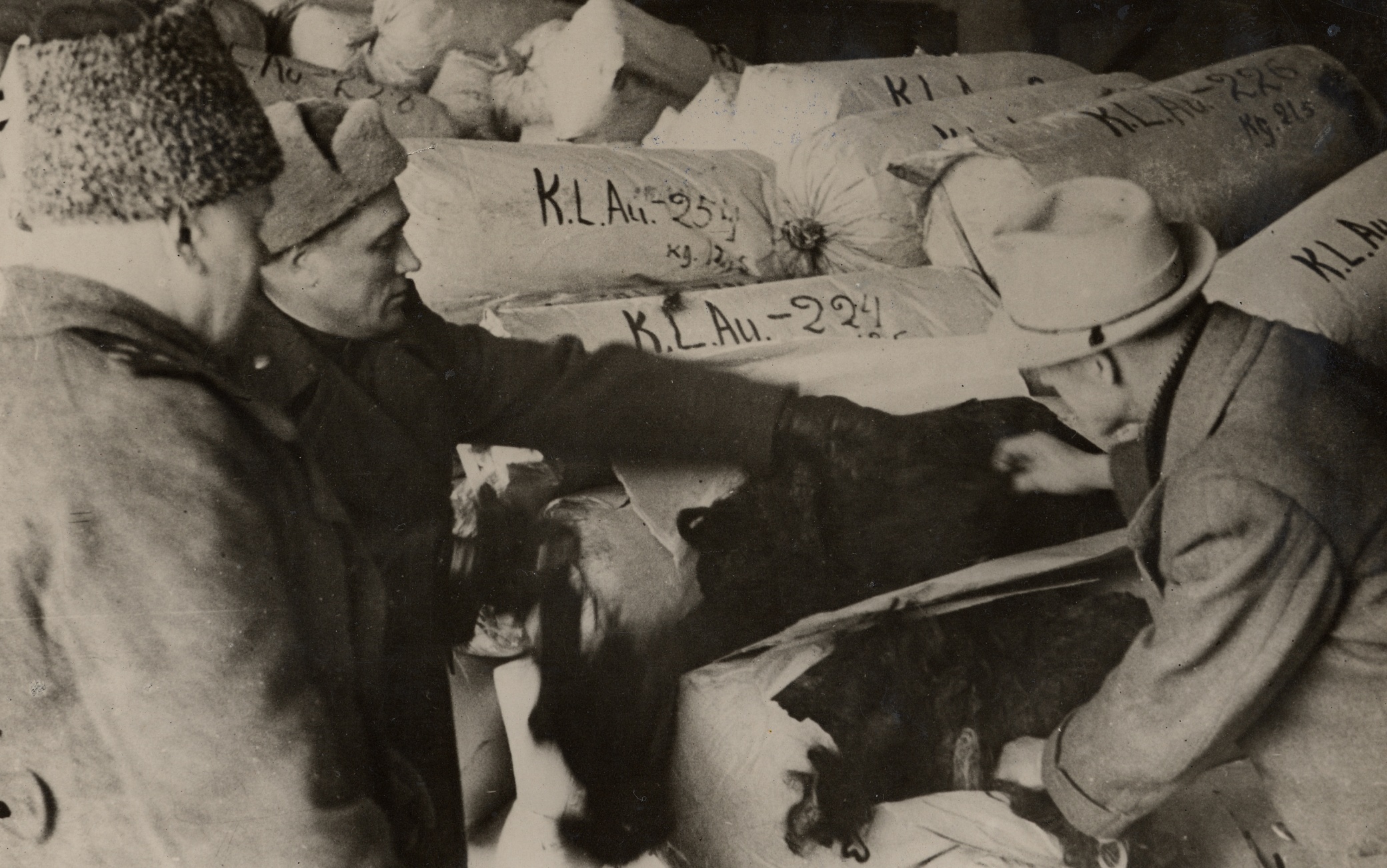 Giornata della Memoria, immagini simbolo dell'Olocausto: da treni della ...