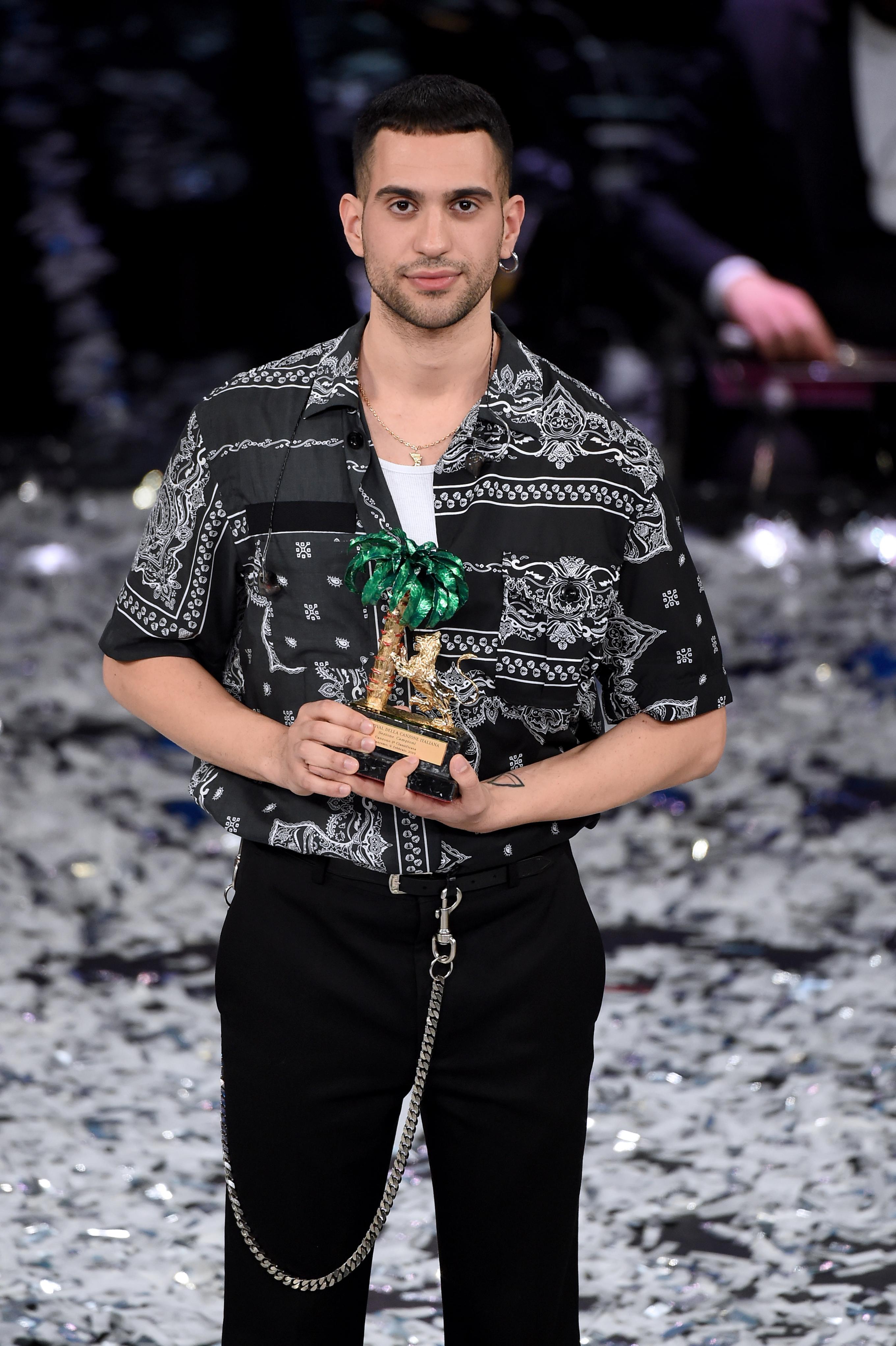 Mahmood a Sanremo 2024 con Tuta Gold, testo e significato della canzone ...