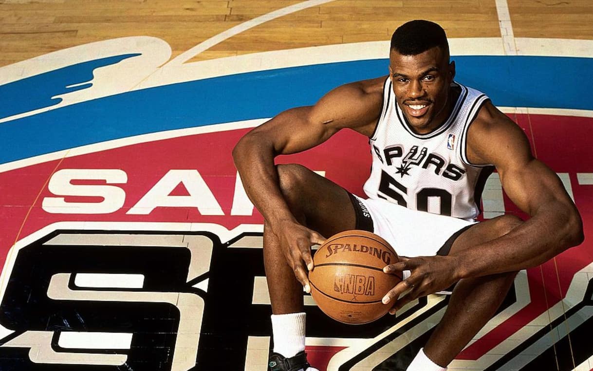 NBA, 31 anni fa il lungo dei San Antonio Spurs David Robinson disputò ...