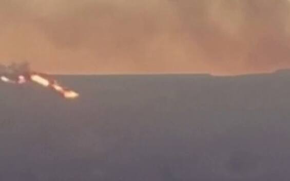 Grecia, i pompieri combattono gli incendi sulle isole di Kos e Chios ...