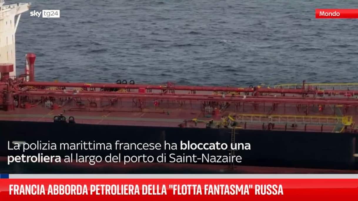 Francia abborda petroliera della 'flotta fantasma' russa | Video Sky TG24
