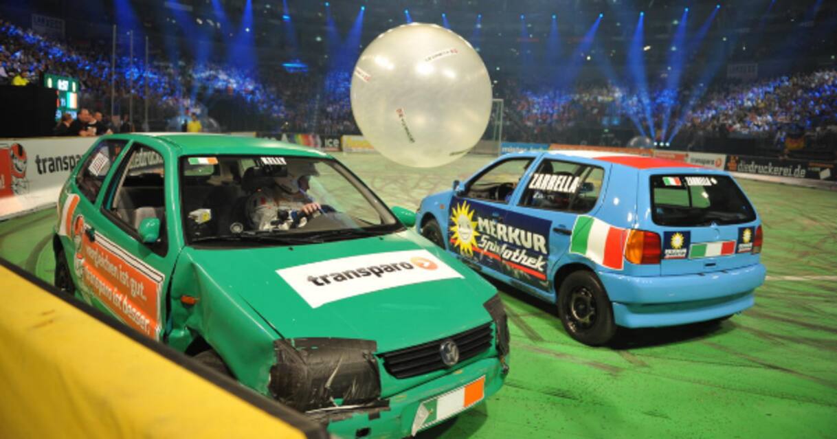 Car soccer, il calcio giocato dalle macchine | Sky Sport