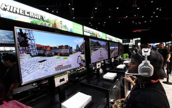 Minecraft, gli utenti Xbox One possono giocare con quelli Switch | Sky TG24