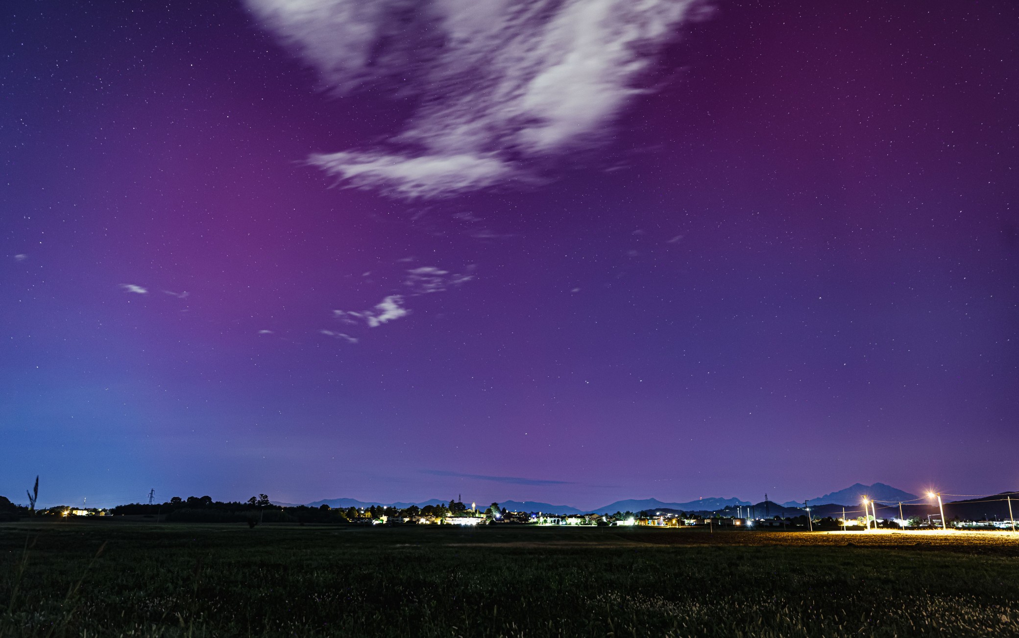 L'aurora boreale illumina di rosa il cielo d'Italia il 10 ottobre. FOTO ...