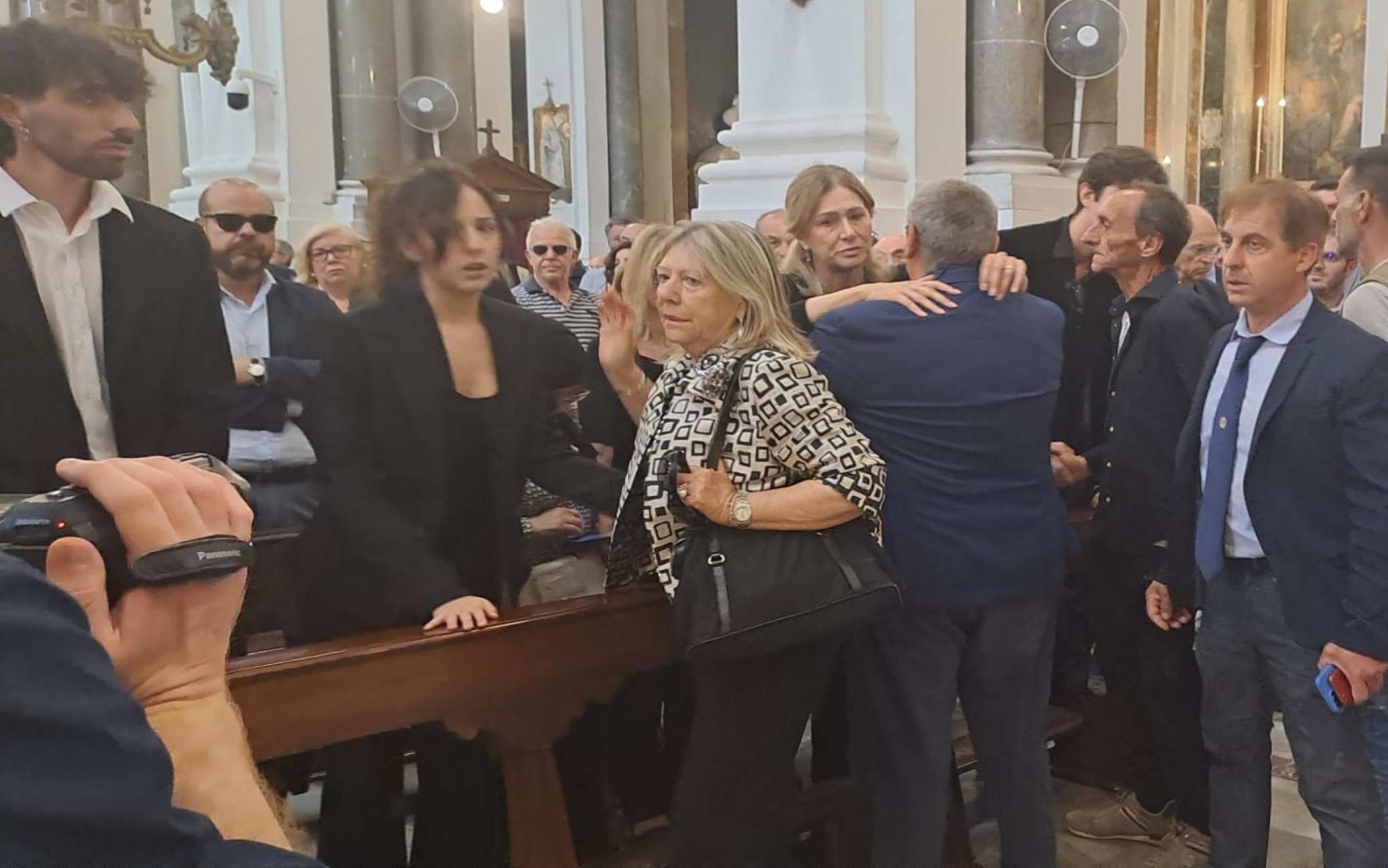 Onorato, folla ai funerali a Palermo. La moglie: 'È stato ucciso ...