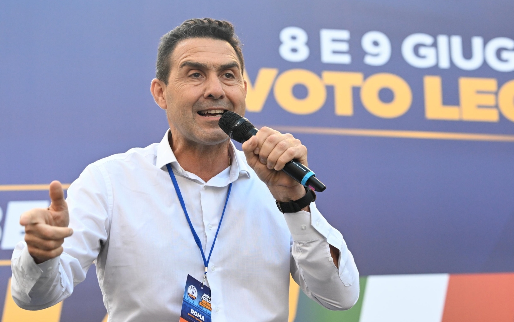 Generale Vannacci rischia di perdere i gradi e diventare soldato ...