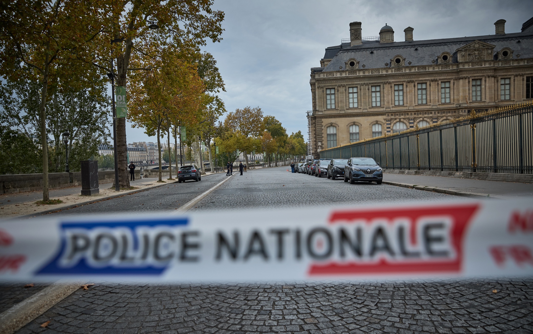 Parigi, rapina al museo Louvre: cosa è stato rubato e come è successo ...