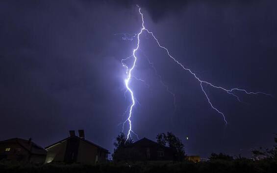 Colpito da fulmine: sciolta prognosi, 28enne presto a casa | Sky TG24
