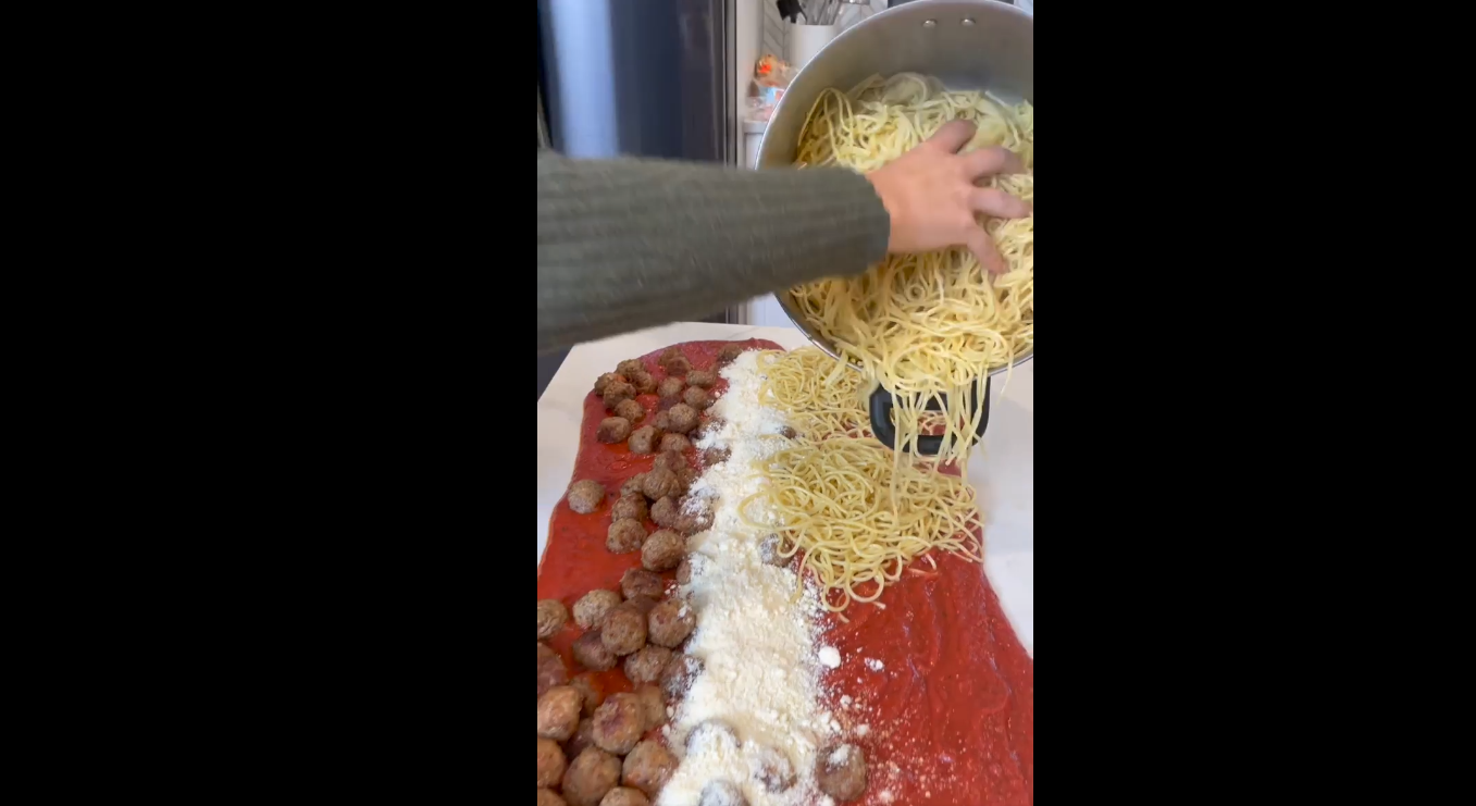 Frullati, spezzati o fritti: ecco gli 'spaghetti horror' del web | Sky TG24