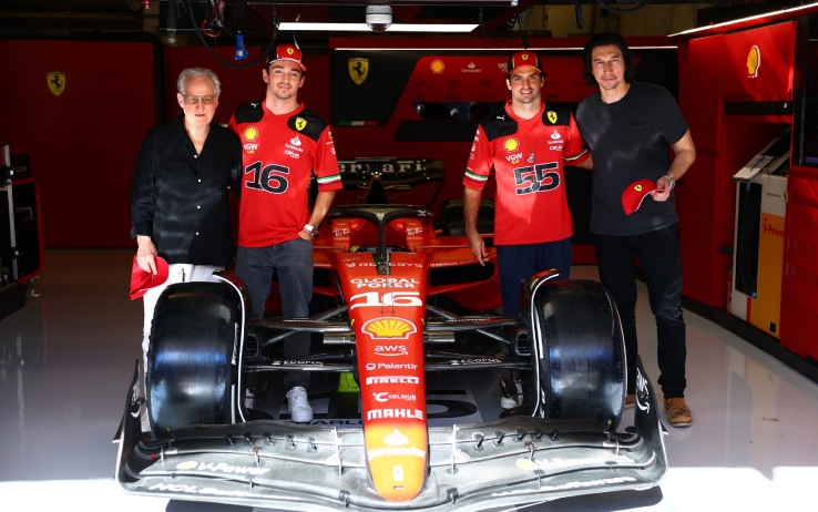 F1, Adam Driver e Drew Barrymore: star di Hollywood ai box di Ferrari e ...