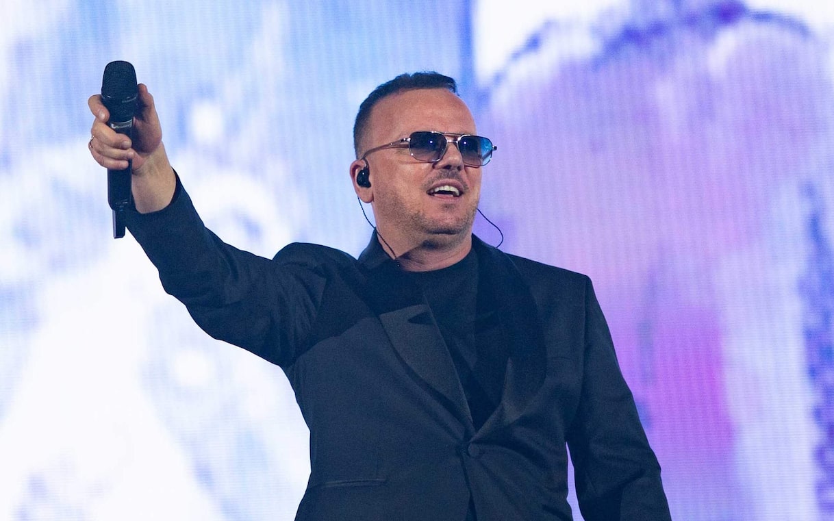 Gigi D'Alessio alla Reggia di Caserta: dieci concerti live a giugno ...