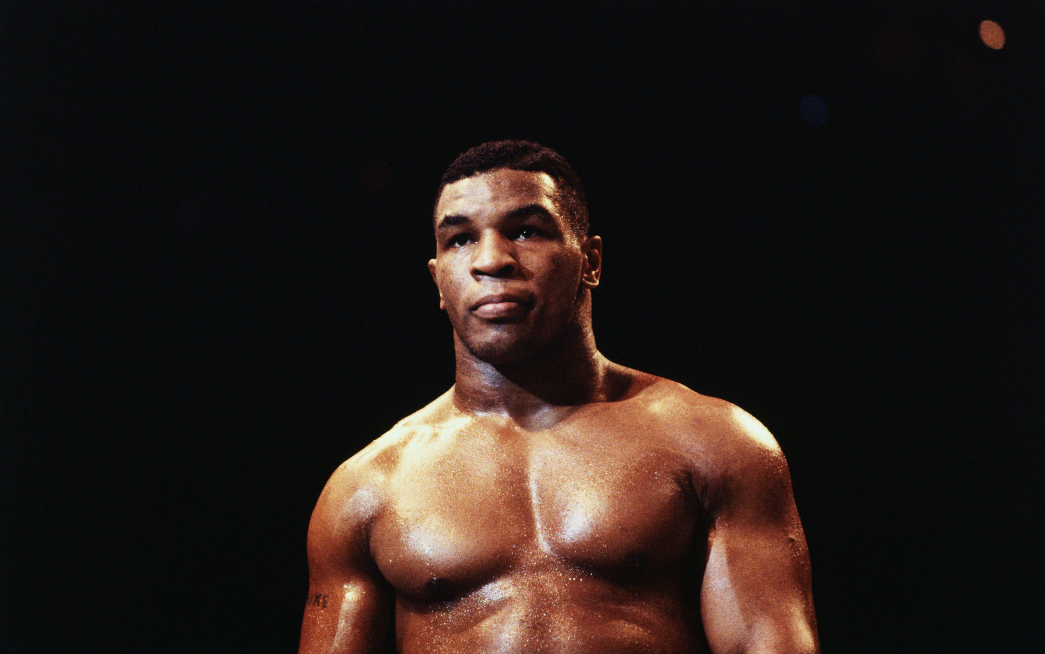 Mike Tyson torna sul ring a 54 anni: la storia del pugile in 16 foto