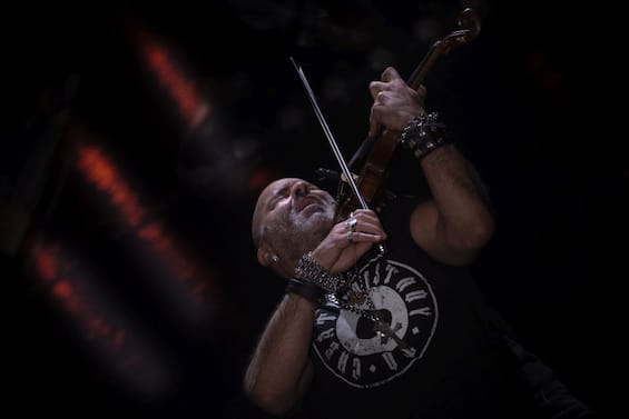 Alessandro Quarta, violinista di fama internazionale dallo stile rock ...