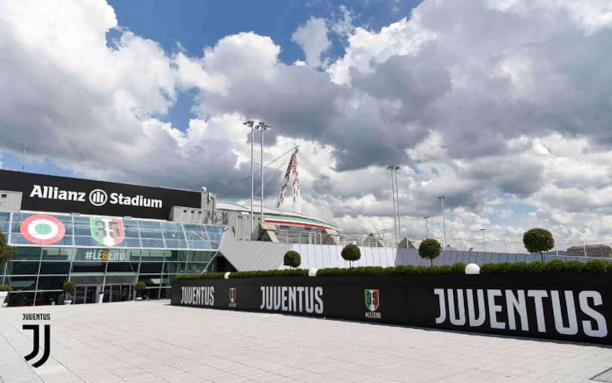 Juve, nuova era: debutta il logo con la doppia 'J' e l'Allianz Stadium ...