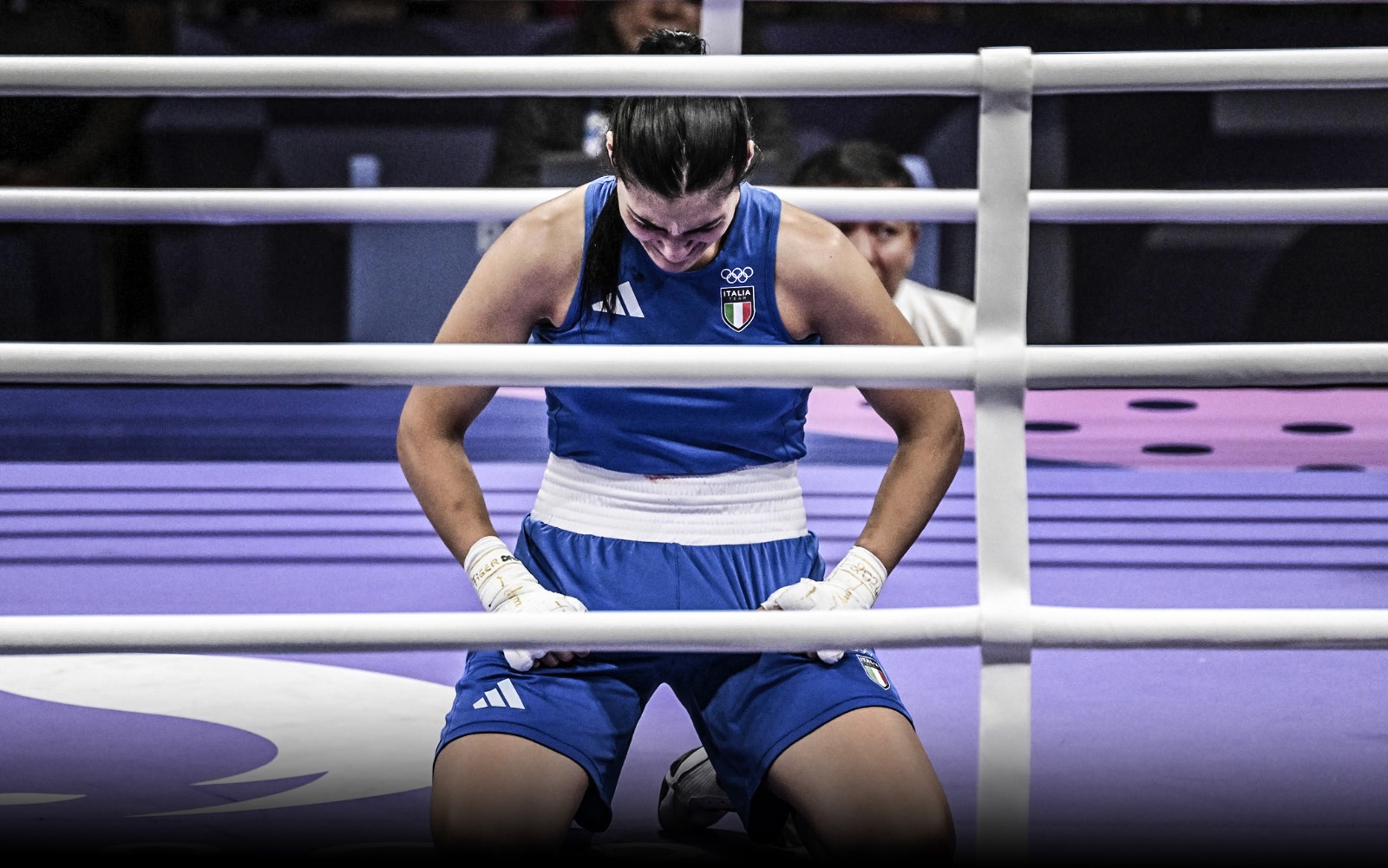 Angela Carini, il ritiro contro Khelif nel pugilato alle Olimpiadi ...