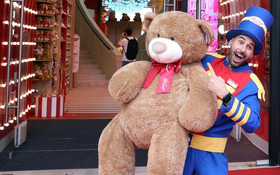 Hamleys a Milano, ha aperto il negozio di giocattoli più bello del ...