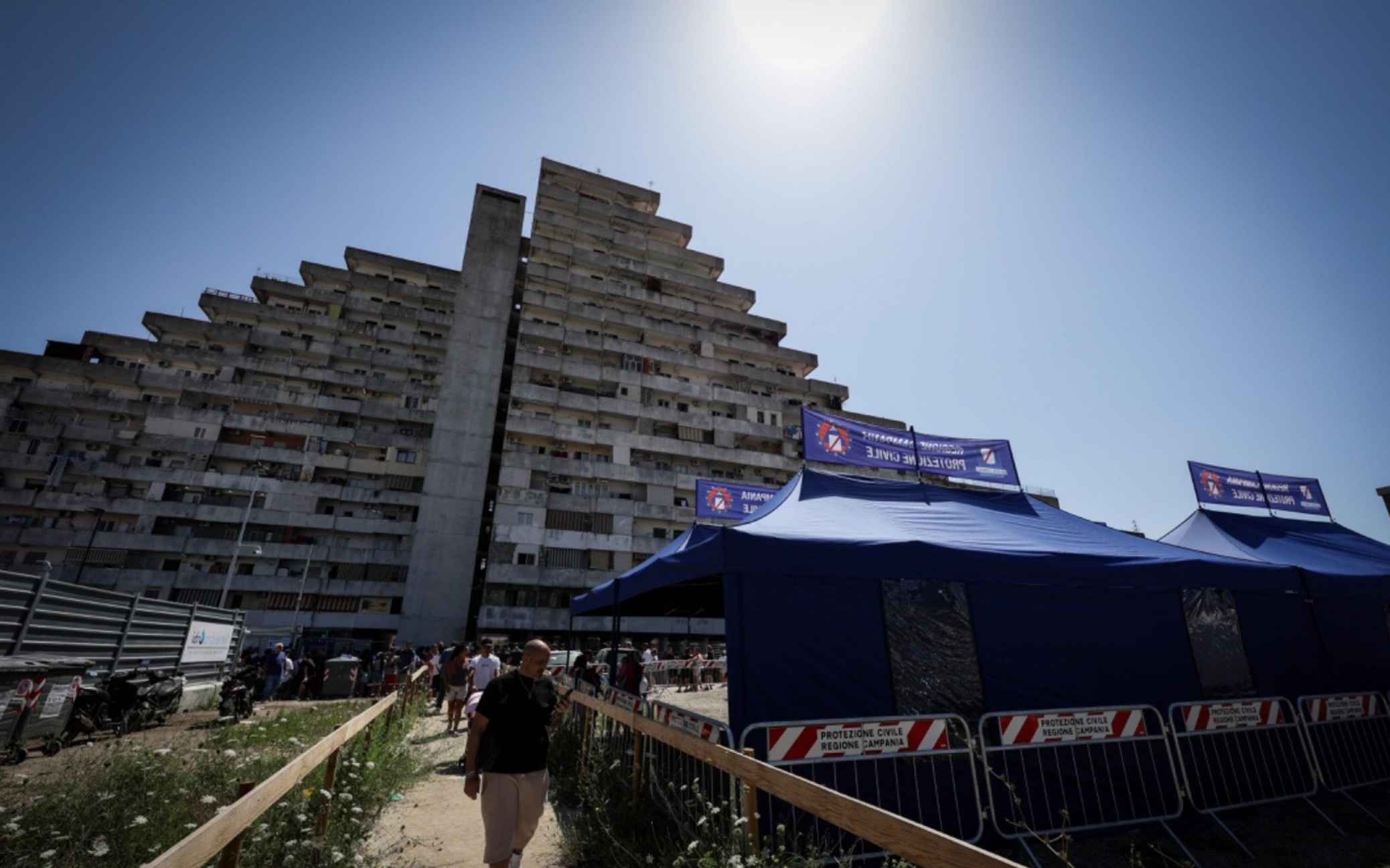 Vela Gialla di Scampia, oggi la demolizione | Sky TG24