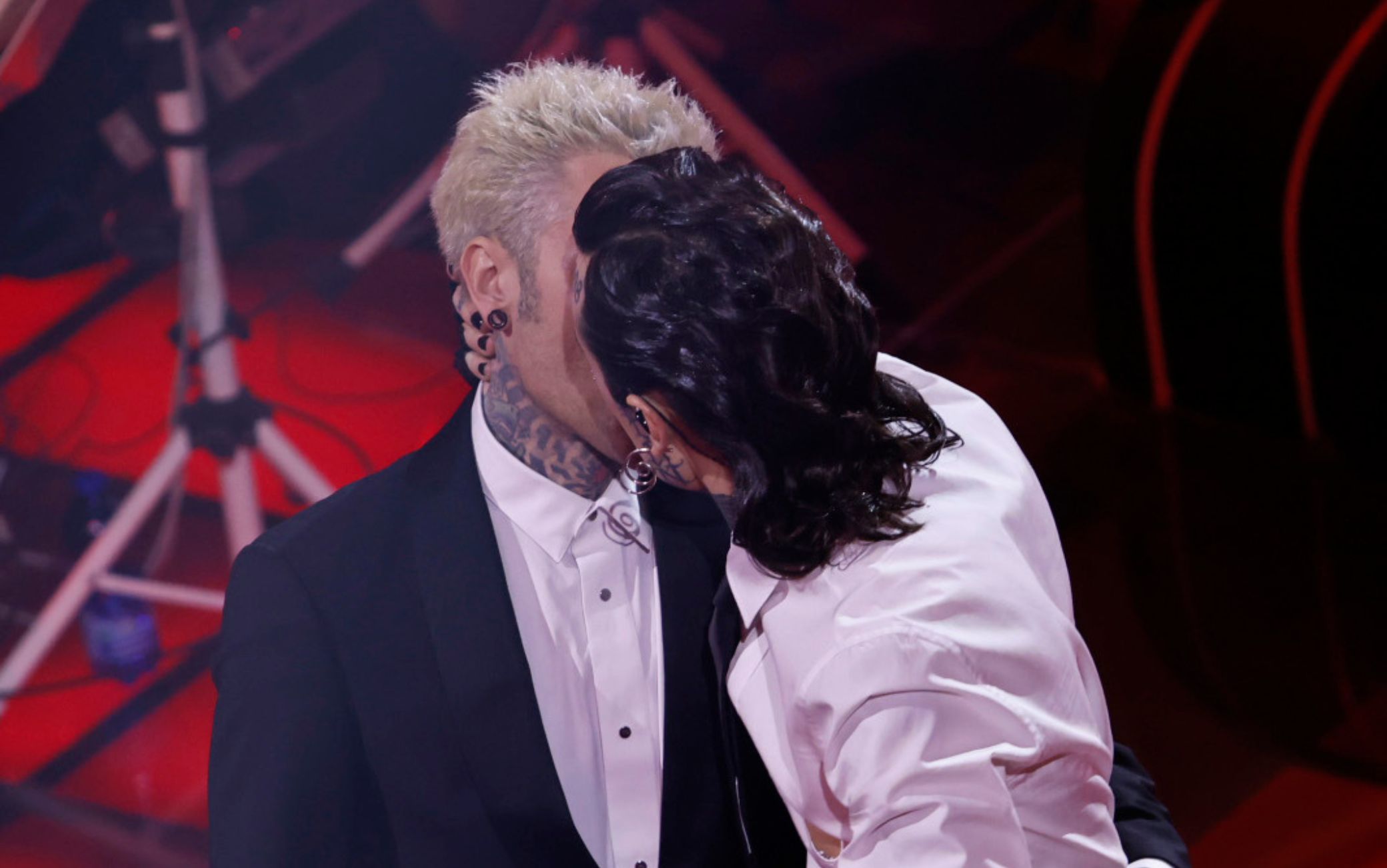 Il bacio in bocca tra Rosa Chemical e Fedez al Festival di Sanremo ...