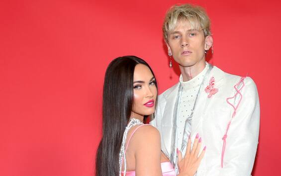Machine Gun Kelly e Megan Fox si sposano: il video della proposta