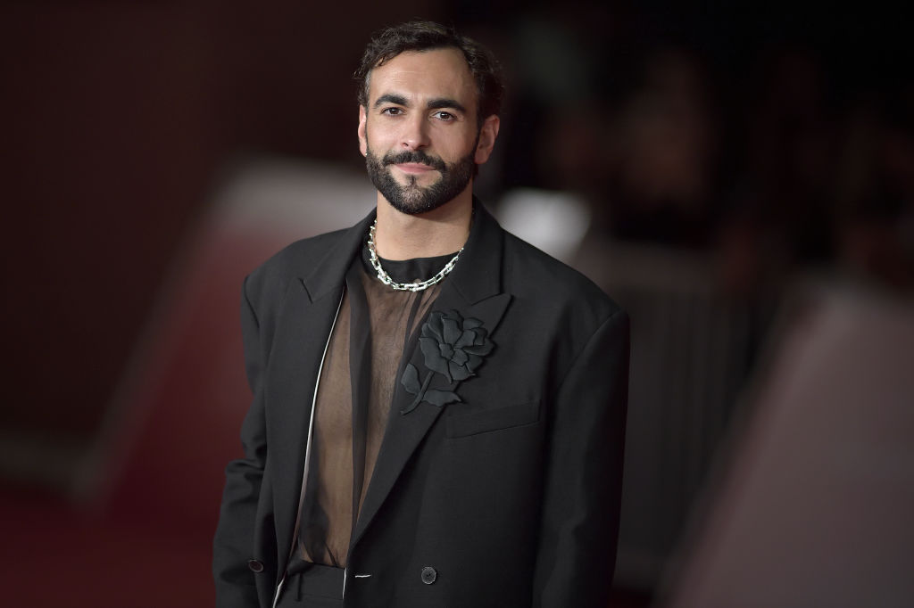 Chi è Marco Mengoni, co-conduttore della prima serata di Sanremo 2024 e ...