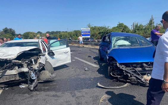 Incidente a Roma, auto contromano sulla Cassia bis: coinvolto ex ...