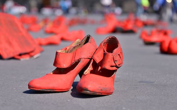 Femminicidi in Italia, oltre 3500 i minorenni orfani | Sky TG24