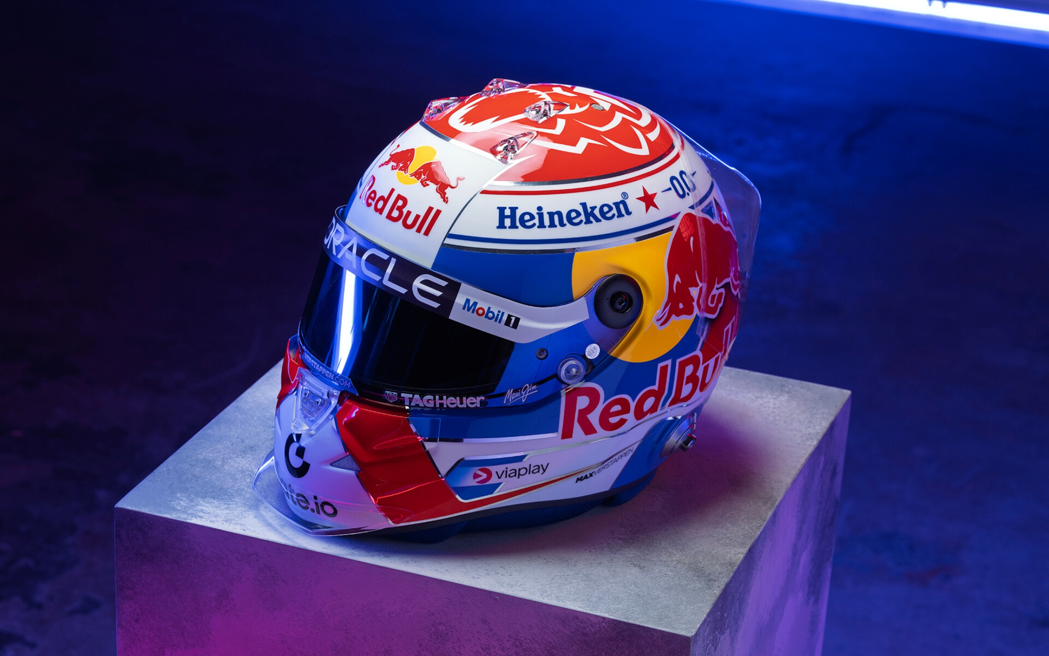 F1, Red Bull: le tute e i caschi di Verstappen e Lawson per il Mondiale ...