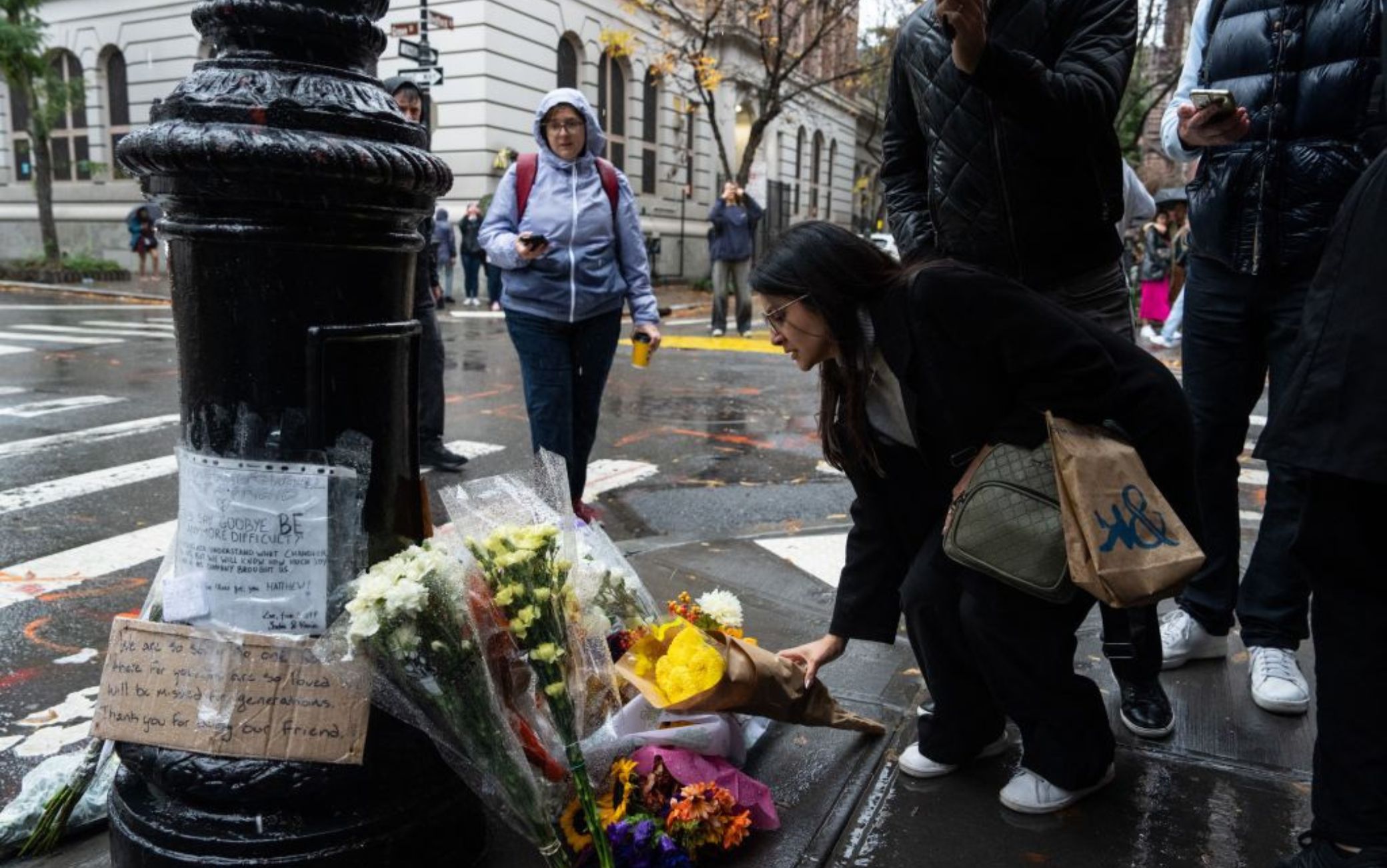 Matthew Perry, la sorella Caitlin lo ricorda a un anno dalla morte ...