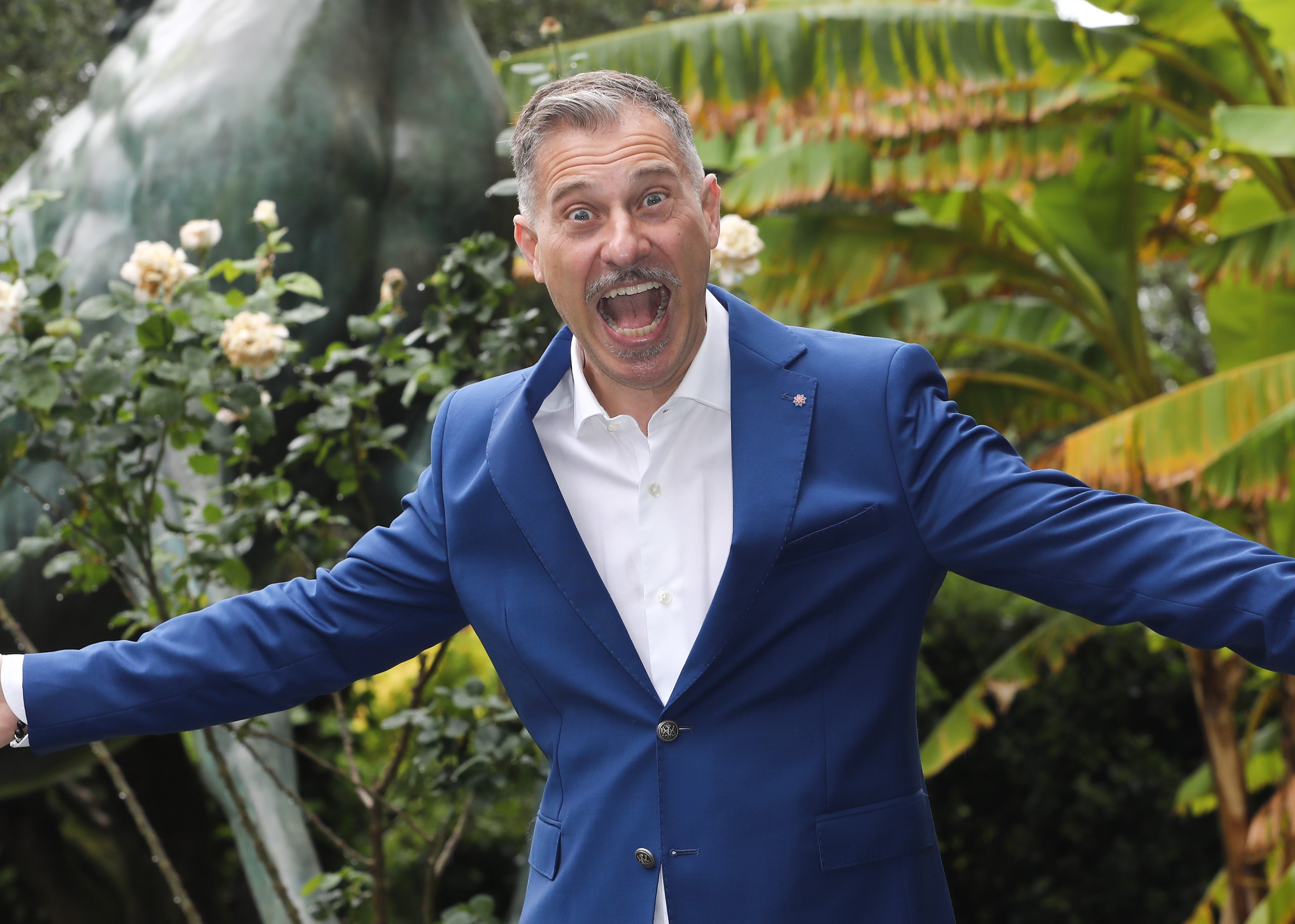 Sanremo 2025, chi è il comico del Trio Medusa Gabriele Corsi che ...