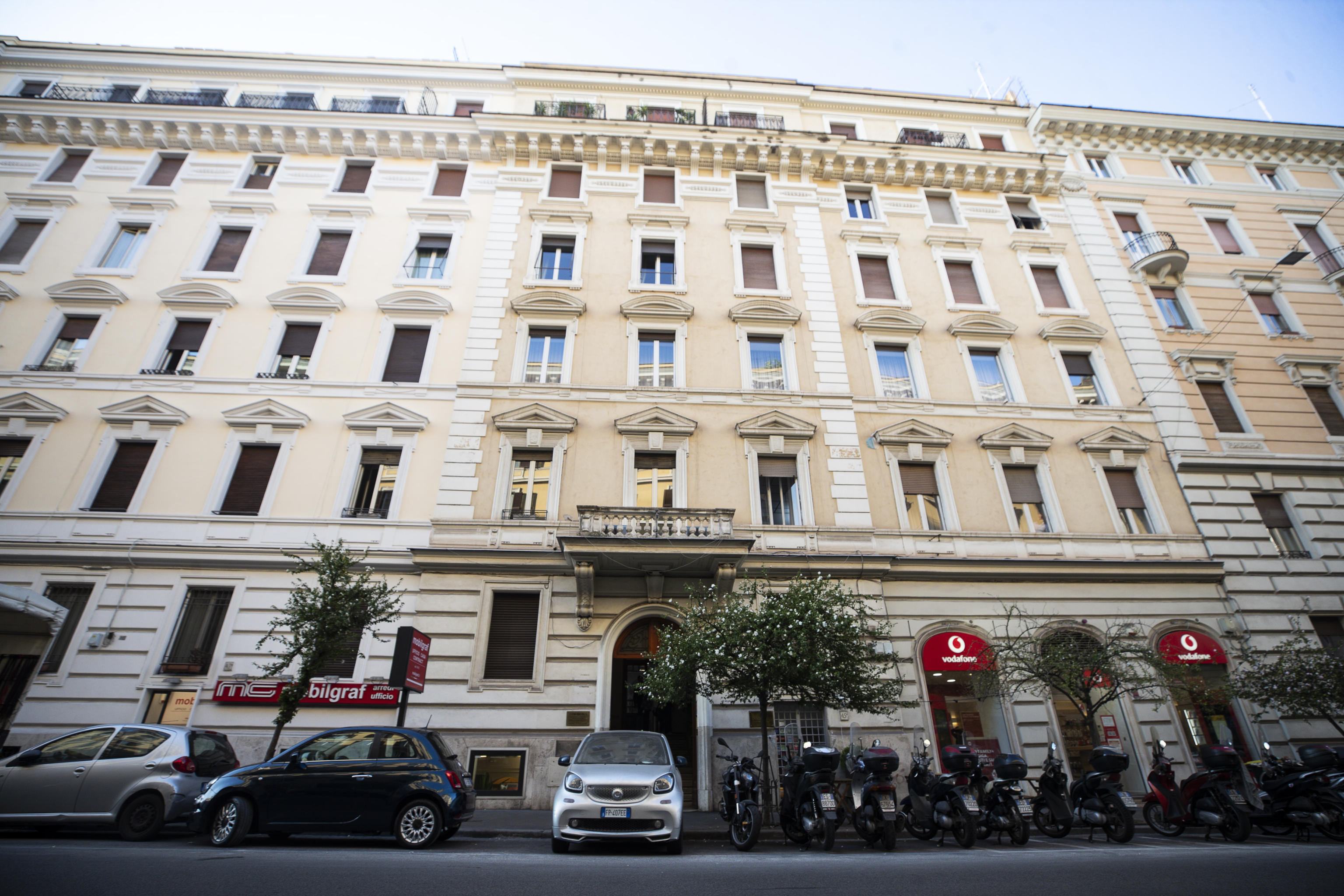 Chi è Francesco Le Foche, l'immunologo aggredito da un paziente a Roma ...