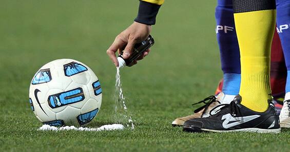 Bombolette spray per gli arbitri: fifa multata per 120 milioni | Sky Sport
