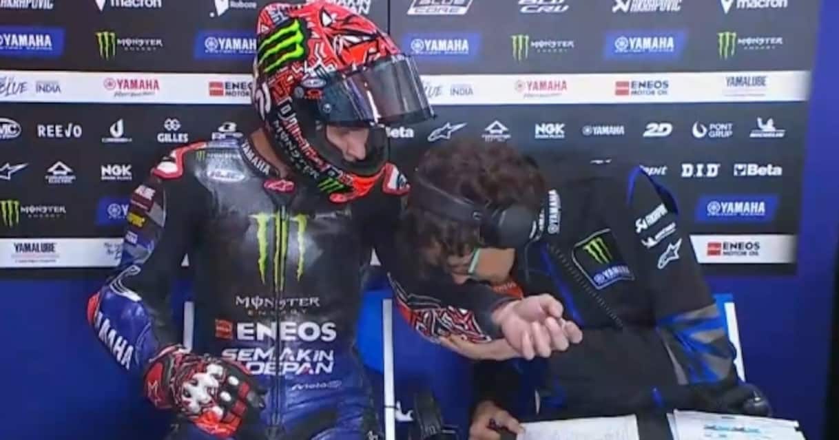 Quartararo perde benzina, costretto al cambio tuta a Valencia. VIDEO ...