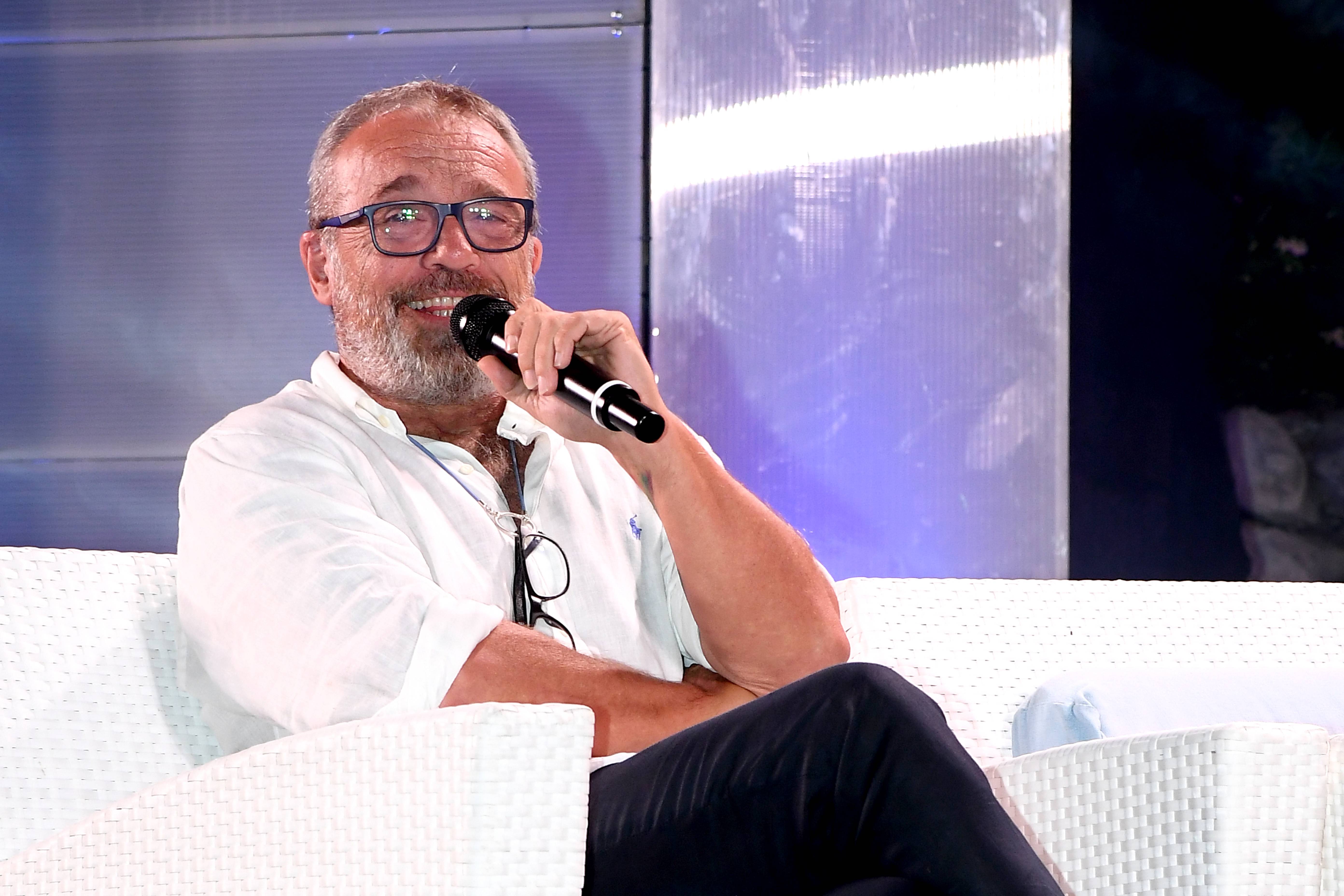 I Cesaroni 7, Claudio Amendola svela la data d'inizio delle riprese ...